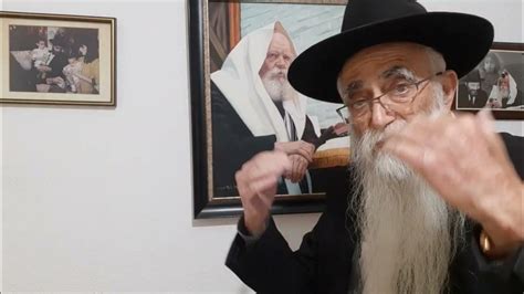 רעיון נפלא לחג הפסח מה הרמז ב 3 מצות ו4 כוסות יין הרב יוסף הרטמן Youtube