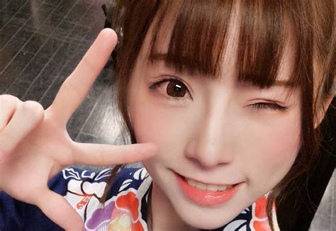 气质网星座美女：看我青春和服 天秤座陈绮微博