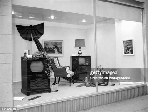 Tvs Store Window Photos And Premium High Res Pictures Getty Images