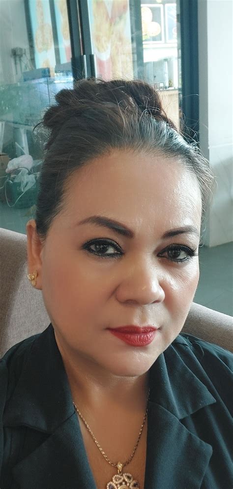 ដួងច័ន្ទ រស្មី ដួងច័ន្ទ រស្មី Added A New Photo