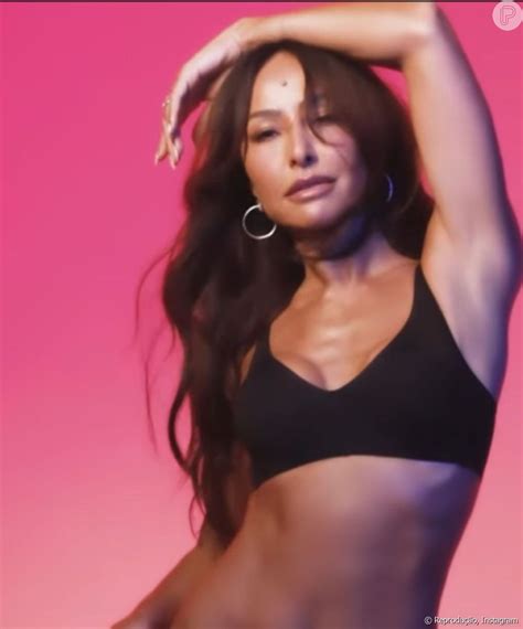 Sabrina Sato Usa Calcinha Enfiada E é Julgada Por Mostrar O Bumbum Em Look Fio Dental Sem