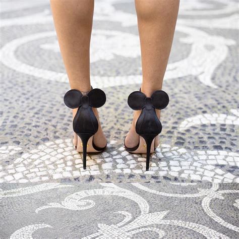 Des Chaussures Inspirées De Minnie Mouse Vues De Dos