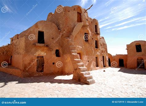 La Casa En Desierto Imagen De Archivo Imagen De Desierto 6272919