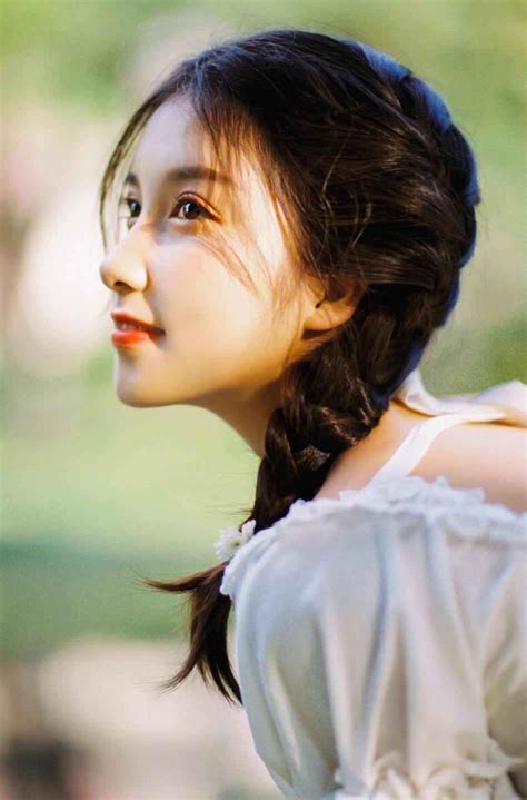 女生拍摄写真照的8大实用姿势，轻松提高出片率，拍照好看有质感 搜狐大视野 搜狐新闻