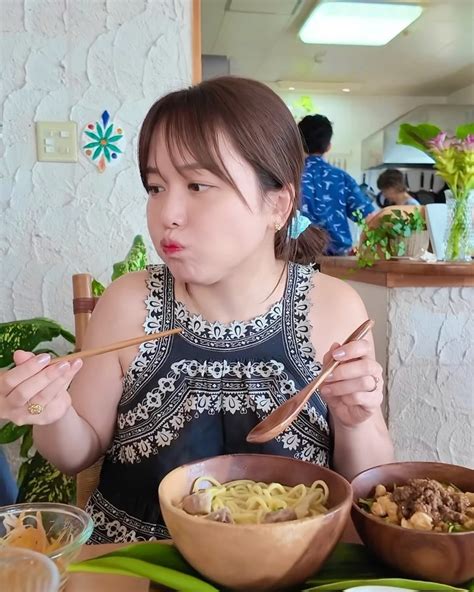ゆうこす 菅本裕子 社員旅行and撮影で石垣島来てます ️🌺 ！ ⁡ サプライズで30歳のお祝いしてもらったり マリンアクティビティしたり