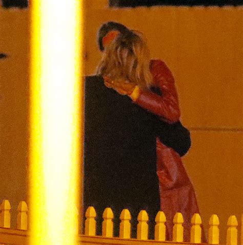 헐리우드 그때 그 클로이 모레츠 And 케이트 해리슨 키스 파파라치