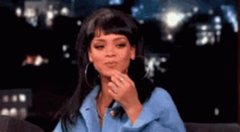 Riri Rihanna  Riri Rihanna Clapping Discover And Share S