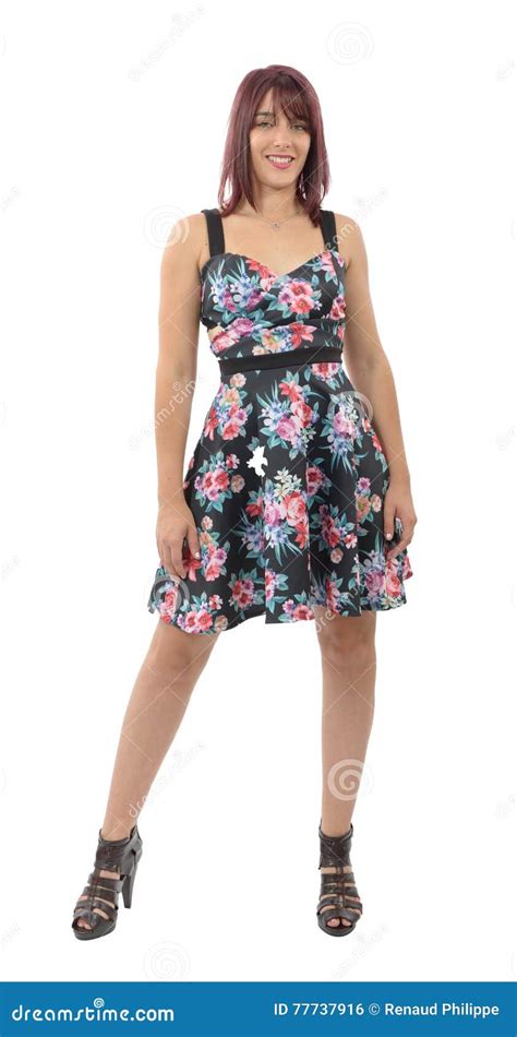 Mujer Joven Hermosa Con Un Vestido De Flores Foto De Archivo Imagen