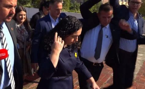 Mos E Mos E” Keni Pak Konsideratë” Truproja E Presidentës Pengon” Gazetarët Ndërhyn