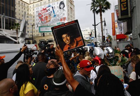 Fans Around The World Pay Their Respects To Michael Jackson Lipstick