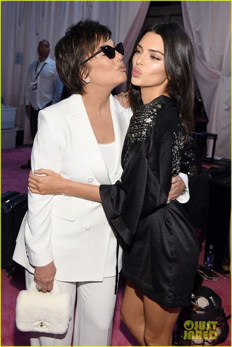 Kendall Jenner Returns To Victoria S Secret Runway For Fashion Show Photo