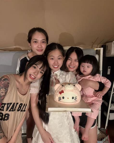 魏筱琦 提早庆祝生日🎂 今年有你们 ️ Instagram