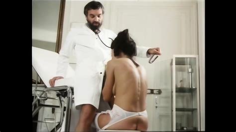 Der Frauenarzt Vom Place Pigalle Jeunes Filles En Chaleur A Sodomiser