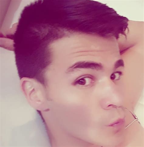 مزاری مصطفی