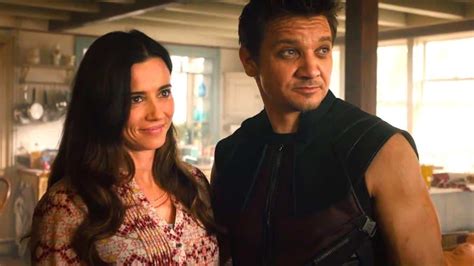 10 Film Terbaik Linda Cardellini Si Aktris Bertalenta Showpoiler