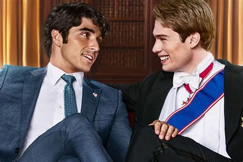 Las Escenas 18 De Nicholas Galitzine Y Taylor Zakhar Perez En Red