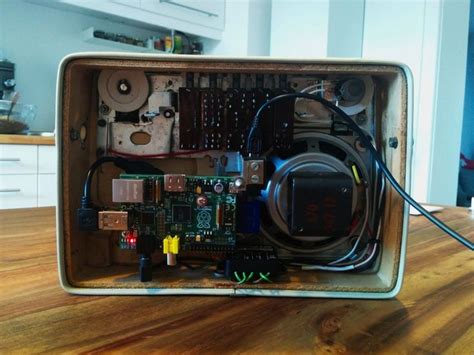 DIY SpotifyDevice Vintage Raspberry Pi Internet Radio