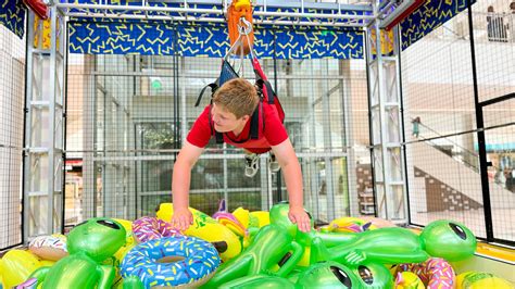 Double Dare Human Crane Mall Of America®