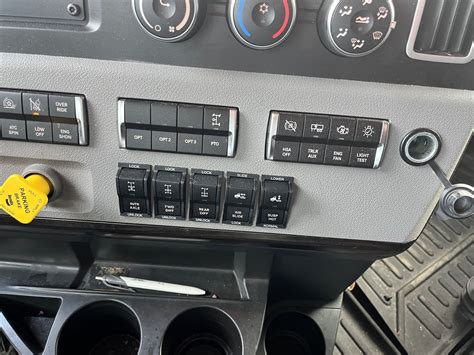 2022 Freightliner Cascadia Moteur Dd15 Transmission At 12 Diff 13200 40 000 Livres Volvo