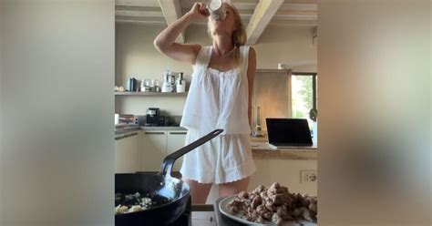Topless Gwyneth Paltrow Cooks Up Boyfriend Breakfast In Hot New Video