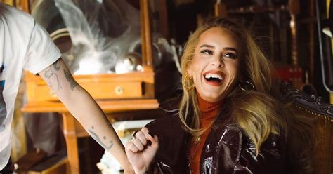 Adeles French Twist Updo Was Almost As Good As Her Tv Concert