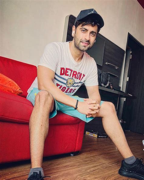 11 Potret Keseharian Sameer Yang Tergila Gila Pada Mahua Di Nath Gayanya Cool Abis Bikin