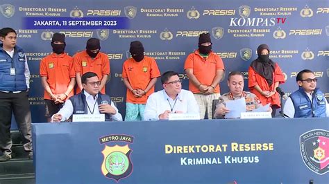 [FULL] Polisi Bongkar Rumah Produksi Film Porno di Jaksel, Pemeran Diupah Rp15 Juta Sekali Main ...