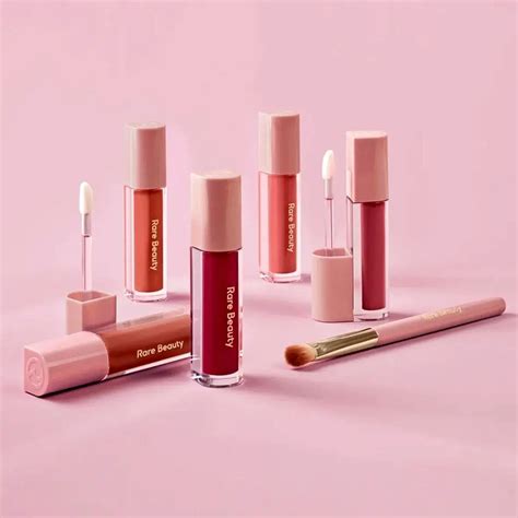 معرفی سه تا جذا ب ترین مدل های لیپ گلاس در دنیا؛ از لیپ گلاس دیور گرفته تا رِر بیوتی