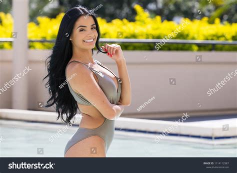 2 302 Imagens De Latina Swimsuit Imagens Fotos Stock E Vetores