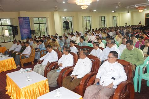 မန္တလေးတိုင်းဒေသကြီးအစိုးရအဖွဲ့ဝန်ကြီးချုပ် ဦးမျိုးအောင် သူနာပြု သားဖ