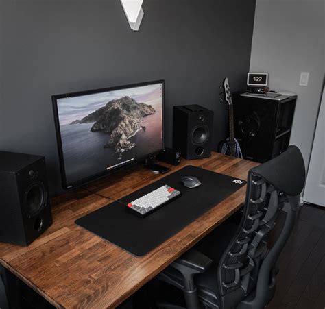 All Black Desk Setups That Will Inspire You To Adapt This Modern