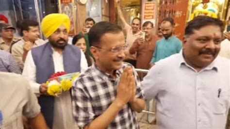 Kejriwal Offers Prayers At Hanuman Temple In Cp Set To Hold Roadshow