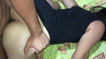 MI HERMANASTRA TERMINO CON EL NOVIO Y SE DEJA COGER EN DESPUES SE ARREPIENTE Y LA AMENAZO CON