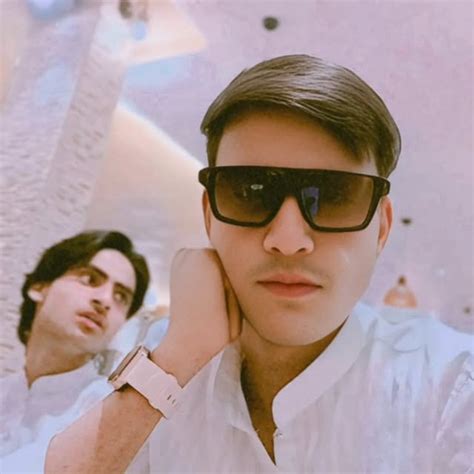 کامران خان ‎ Kamrnx On Threads