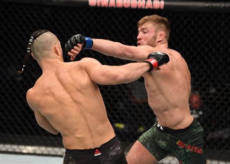 Dricus Du Plessis Stops Markus Perez To Win On Ufc Debut