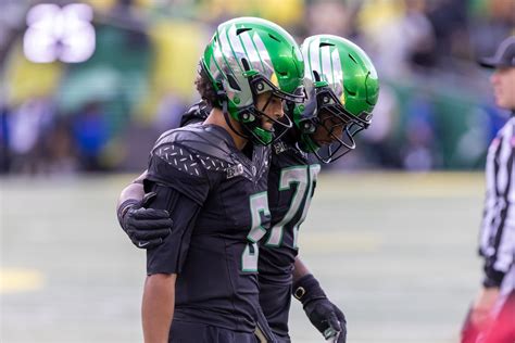 Oregons Big Ten Title Hopes Take Hit With 30 20 Loss To Undefeated