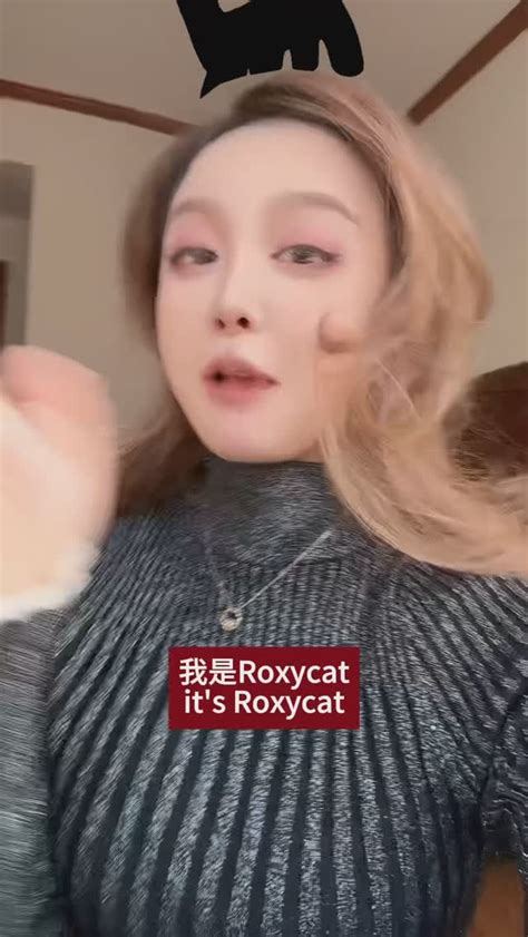 Roxycat 猫姐 动用我在伦敦的人脉，祝大家新春快乐！chinesenewyear 春节好 Sixthemusical 六位