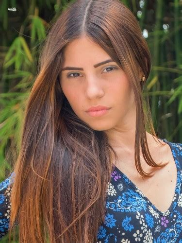 Mily Mendoza Model Profile