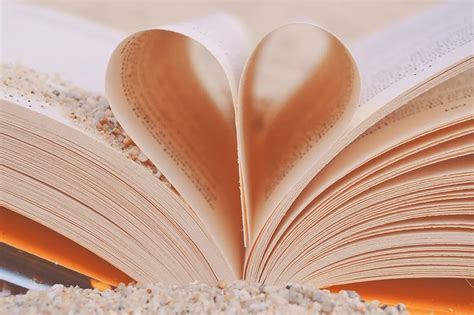 Características Y Ejemplos De La Poesía Contemporánea Y Actual