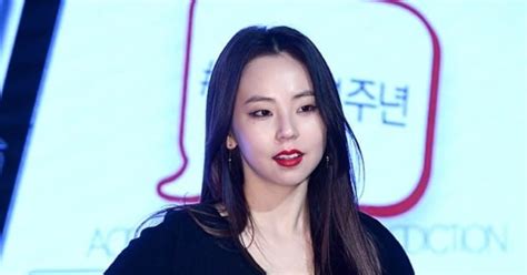 포토 안소희 모델 뺨치는 포스 풍기며