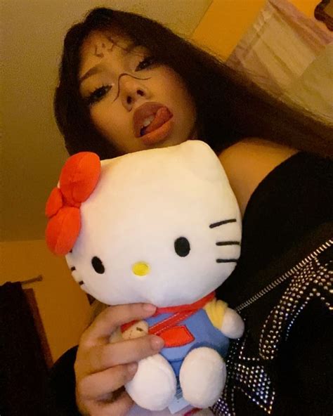 Latina Pfp Anime Halloween Anime Rapper Hello Kitty