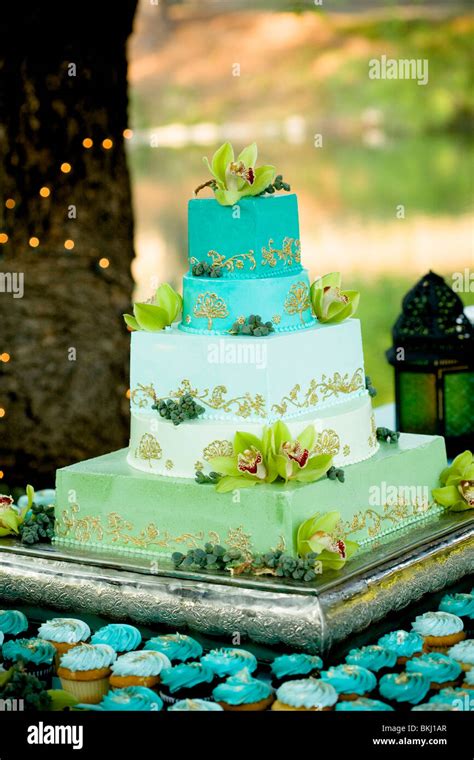 Aqua Color Wedding Cakes