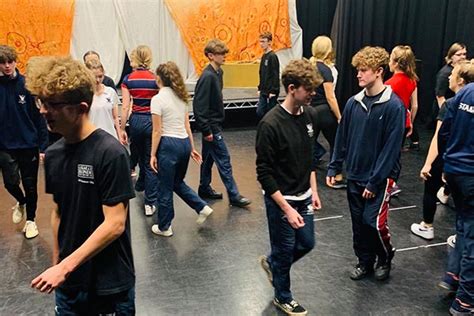 Frantic Assembly Workshop Goes On Stamford School