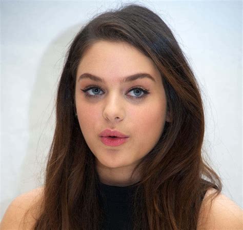 Download Odeya Rush Flaunting Her Natural Beauty Wallpaper
