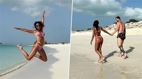 Lionel Messis Sexy Wife Antonela Roccuzzo Rocks Tiny Bikini On Fun