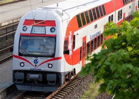 No Braucoša Vilciena Lietuvā Izlēcis Cilvēks Bez Biļetes Viņš Atrasts Miris