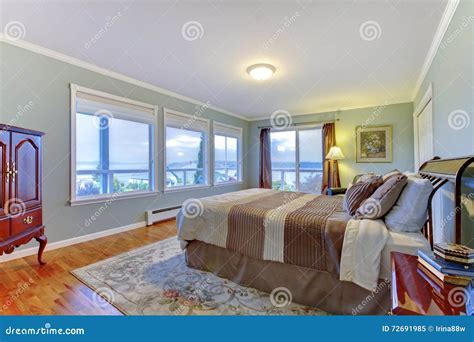 Camera Da Letto Principale Domestica Di Lusso Con Le Pareti Blu Il