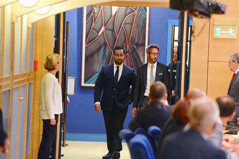 Le Sénat Se Cogne Alexandre Benalla