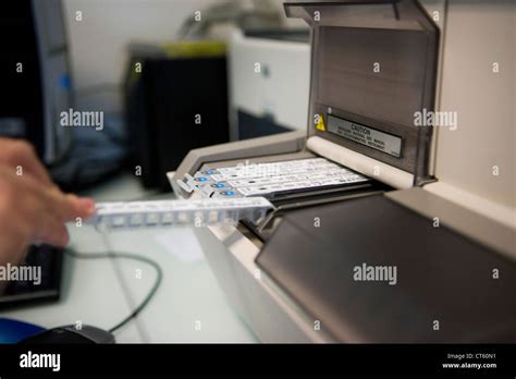 Automatisierter Analysator Fotos Und Bildmaterial In Hoher Auflösung Alamy