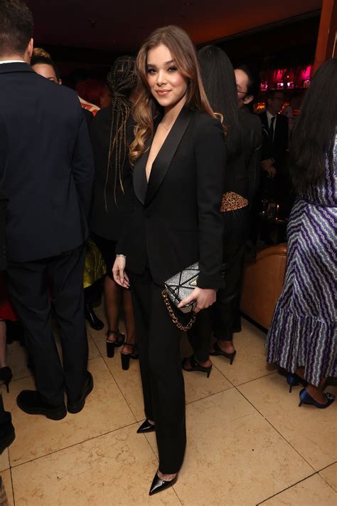 Hailee Steinfeld Rladiesinsuits